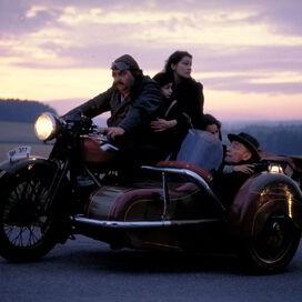 La barque est pleine (1981) - Streaming, replay - Diffusion TV et ...